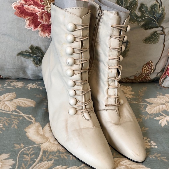 Amanda Smith | Shoes | Vintage Amanda Smith Off White Victorian Style ...